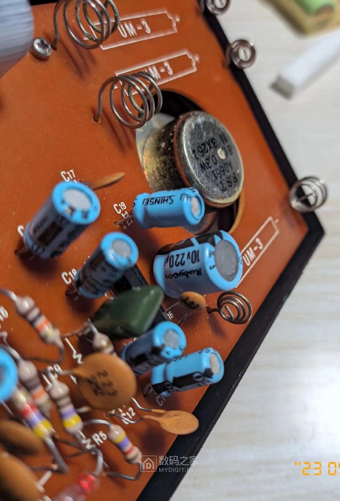 拆一个早期的IC-202收音机 - 拆机乐园 数码之家