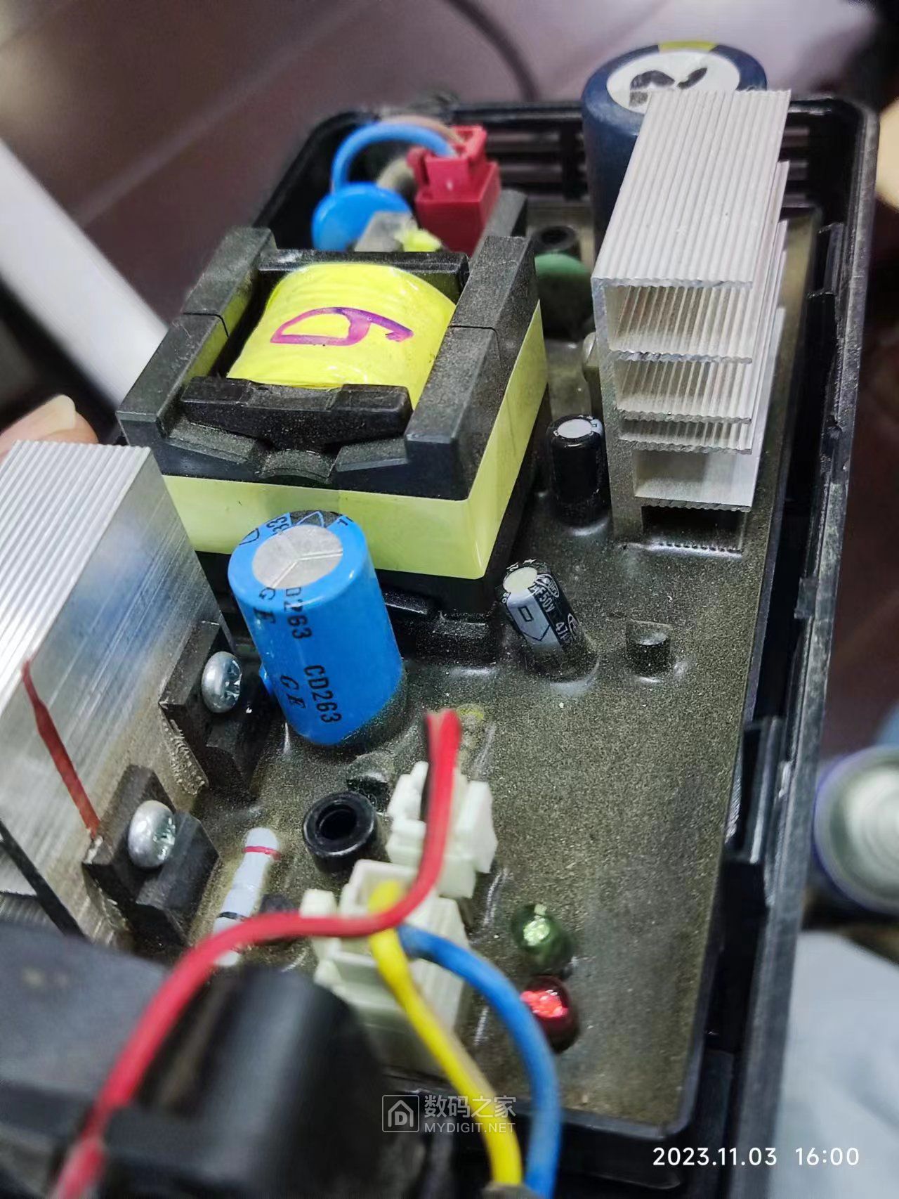 咸鱼上收的西普尔代工雅迪DMQS6030-01铅酸电池充电器，60V3A，2021年11月产 - 拆机乐园 数码之家