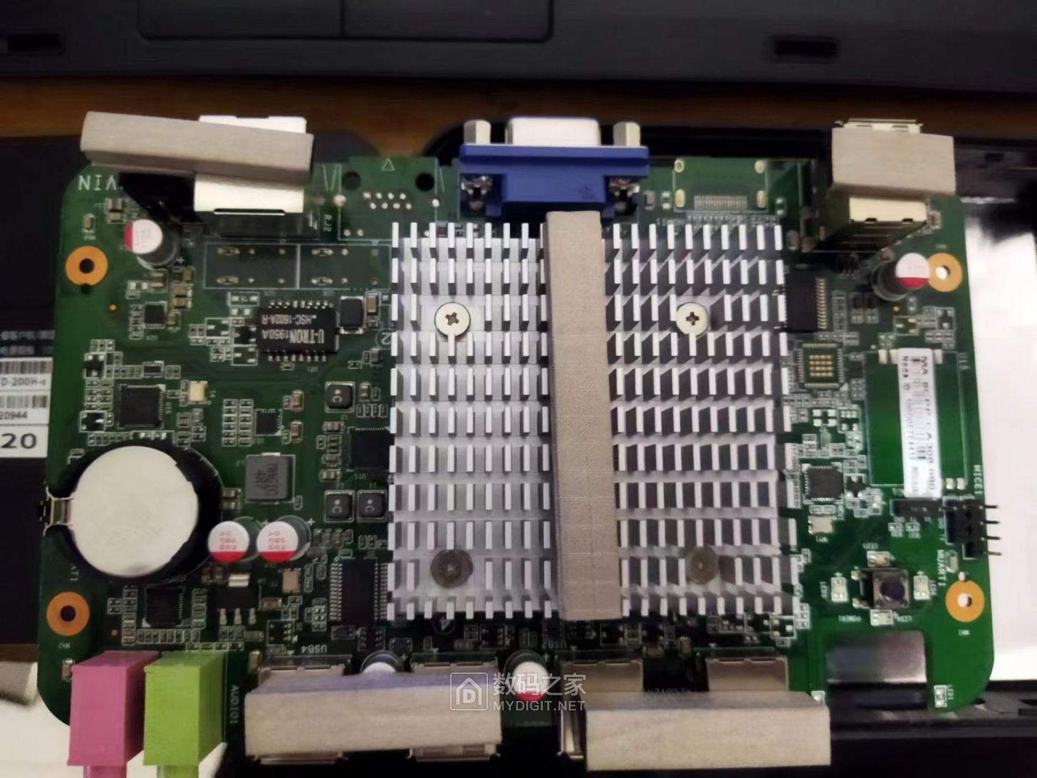 拆个深信服的桌面云产品，aDesk-STD-200H - 拆机乐园 数码之家