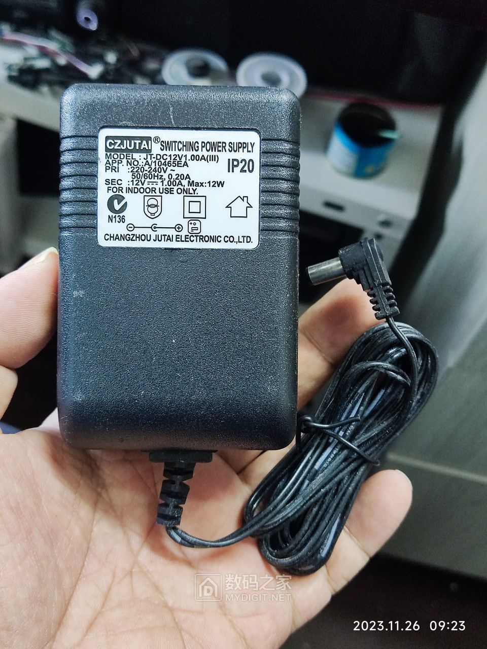 昨天收到的；18650充电器4057A、12V1A澳规电源输出15V、24V严重虚标电源 - 拆机乐园 数码之家