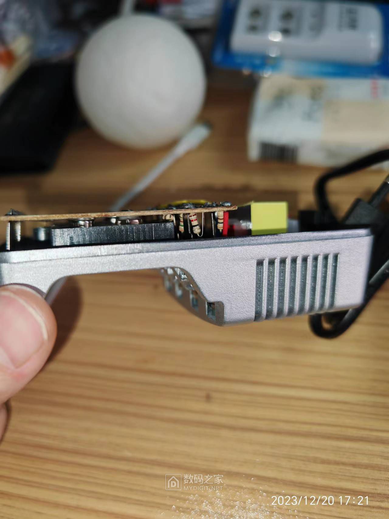 拆个BLueBaby 05杂牌的5号7号9v充电器 - 拆机乐园 数码之家