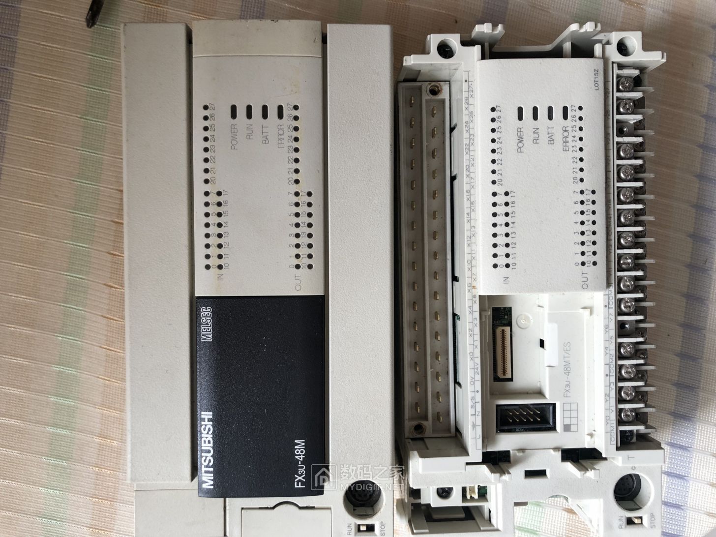 真假三菱PLC拆机对比：MITSUBISHI FX3u-48M - 行业拆客 数码之家