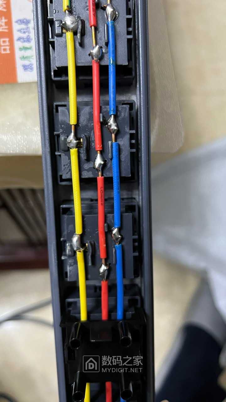 再拆解一个30元的公牛PDU机柜插座/BULL GNE-1080 - 拆机乐园 数码之家