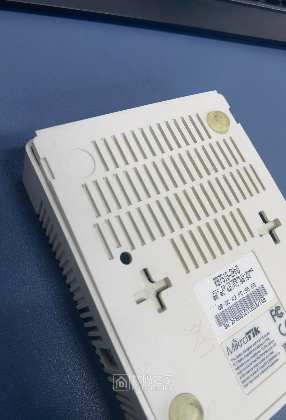 拆个古老的路由器，能认识的很少：mikrotik rb751g-2hnd - 拆机乐园 数码之家