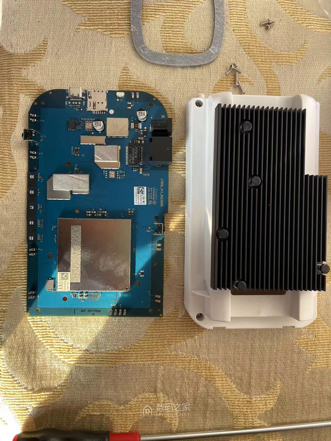 拆5G-CPE宽带-型号-得润L70CB - 拆机乐园 数码之家