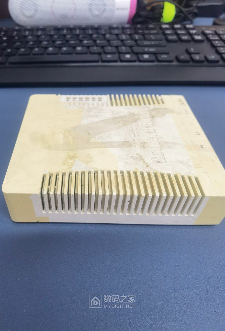 继续拆个古老的路由器，能认识的很少：mikrotik rb751g-2hnd的弟弟rb751-2hnd - 拆机乐园 数码之家