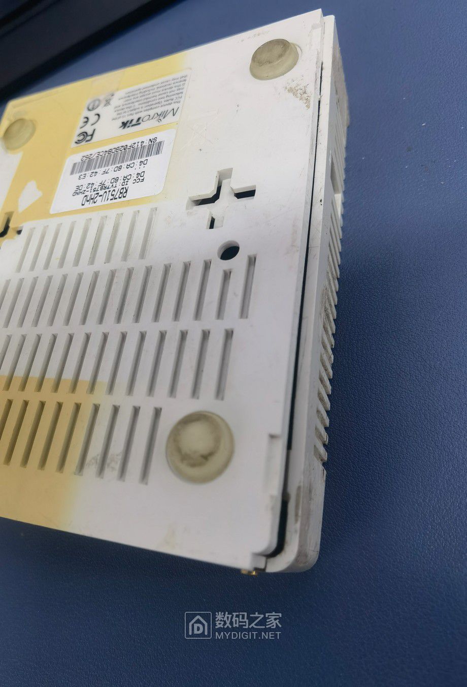 继续拆个古老的路由器，能认识的很少：mikrotik rb751g-2hnd的弟弟rb751-2hnd - 拆机乐园 数码之家