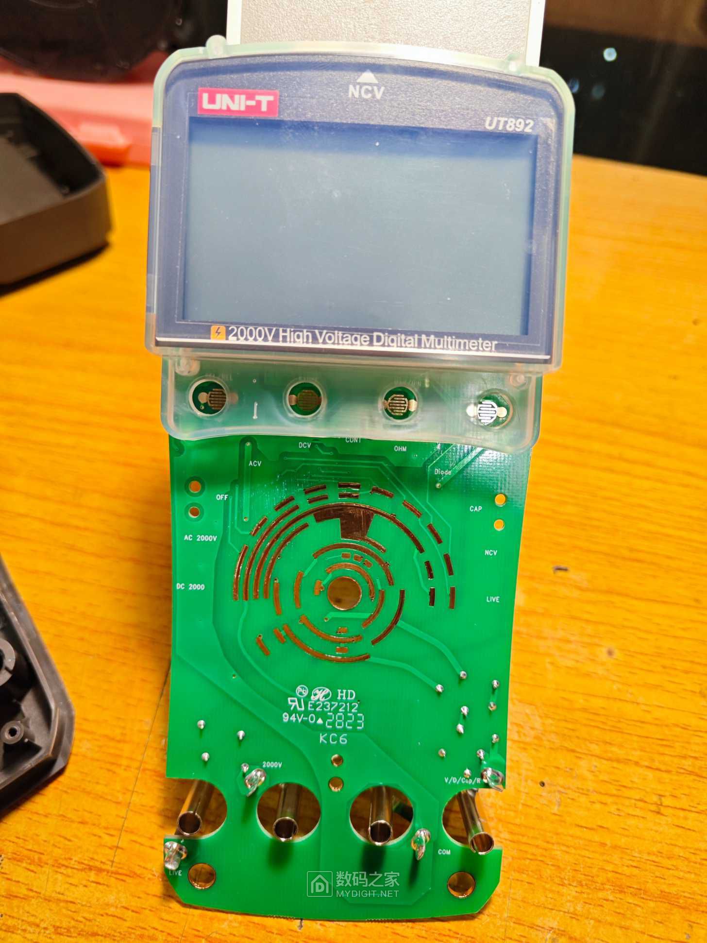 能测2000v的表，UNI-T UT892 简单测试拆解 - 仪表谈谈 数码之家