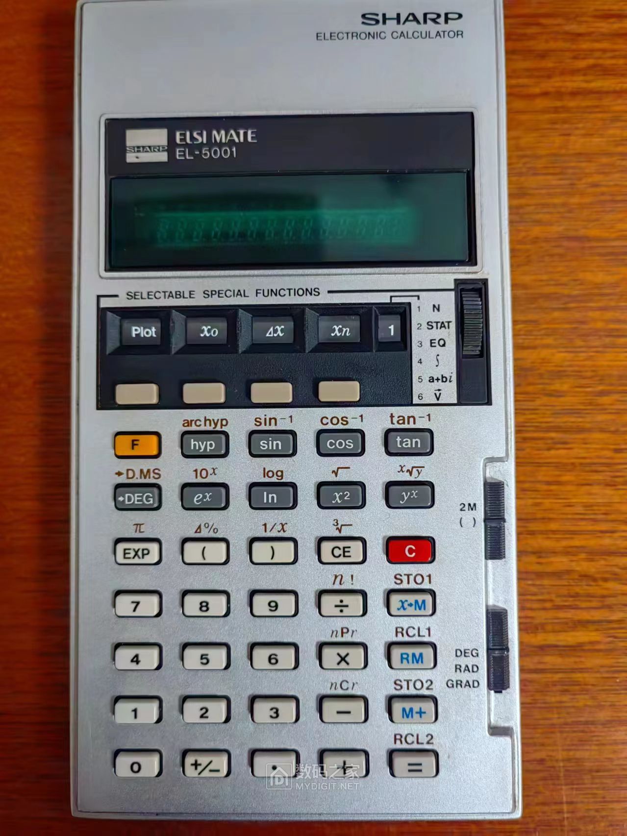 小拆夏普荧光计算器 SHARP EL-5001/EL-5002 - 拆机乐园 数码之家