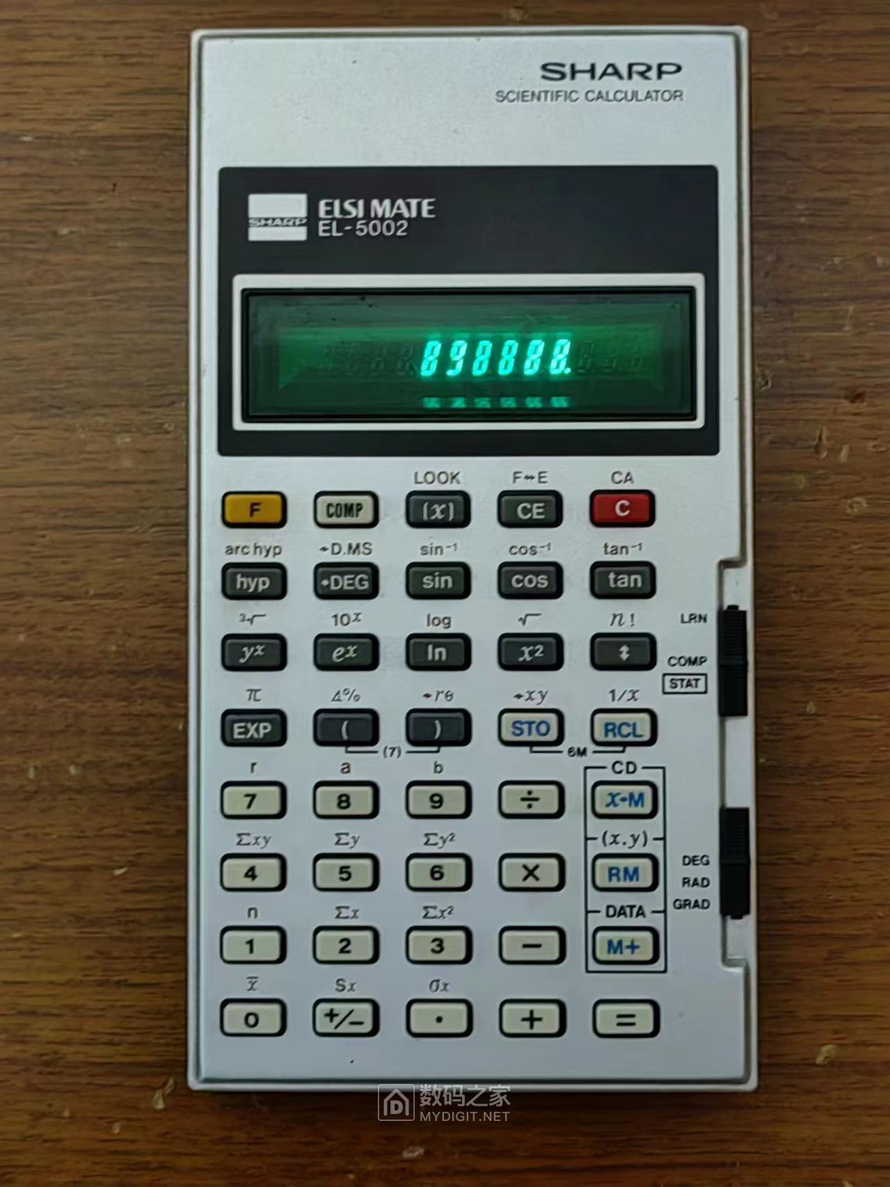 小拆夏普荧光计算器 SHARP EL-5001/EL-5002 - 拆机乐园 数码之家