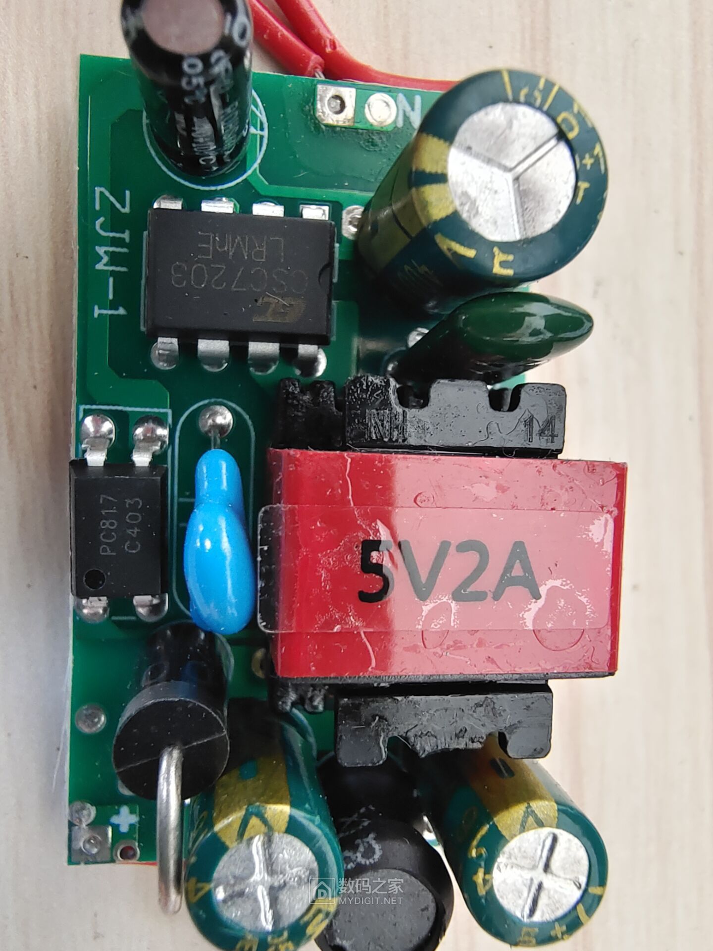 红包撸了个5V2A的电源模块，拆开看看 - 拆机乐园 数码之家