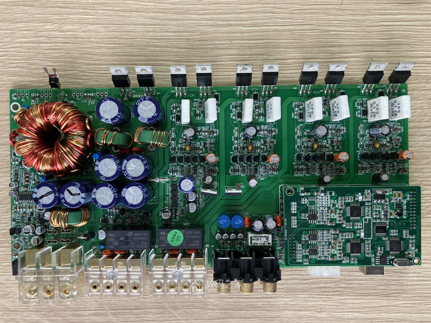 拆解维修一台车用大功率DSP功放BAF GA6 - 拆机乐园 数码之家