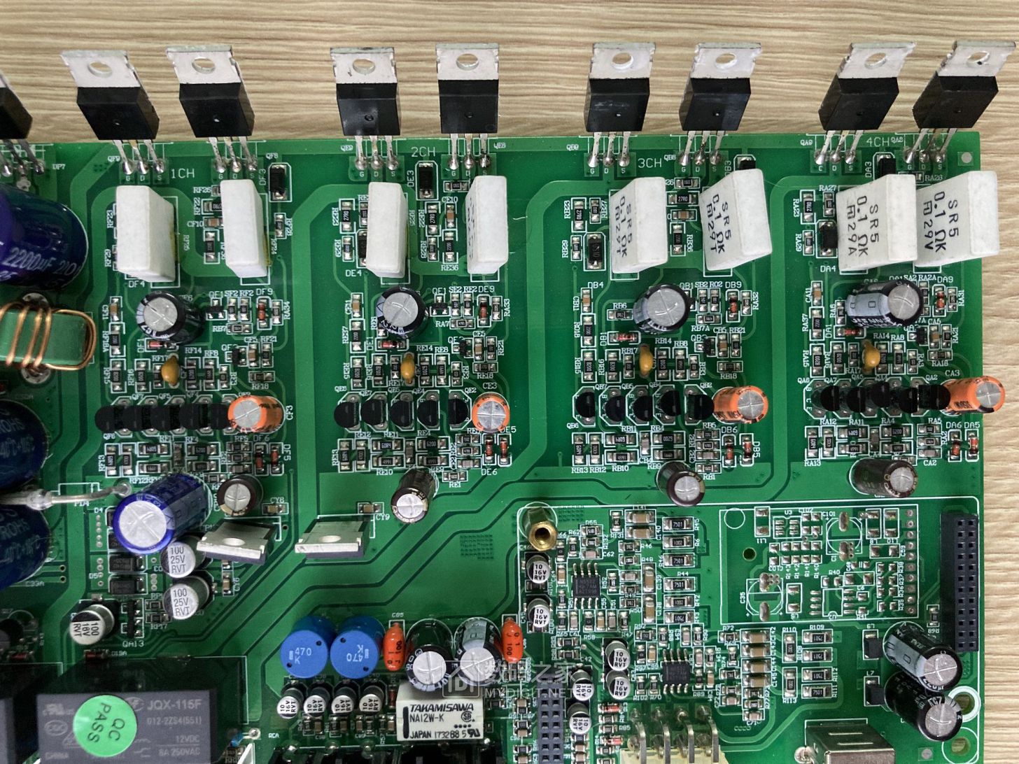 拆解维修一台车用大功率DSP功放BAF GA6 - 拆机乐园 数码之家