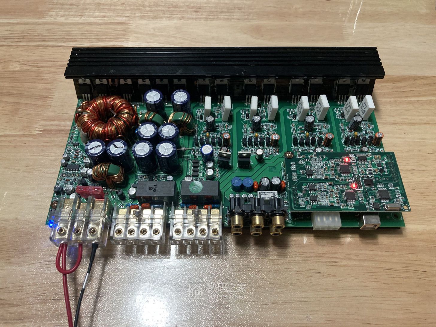 拆解维修一台车用大功率DSP功放BAF GA6 - 拆机乐园 数码之家