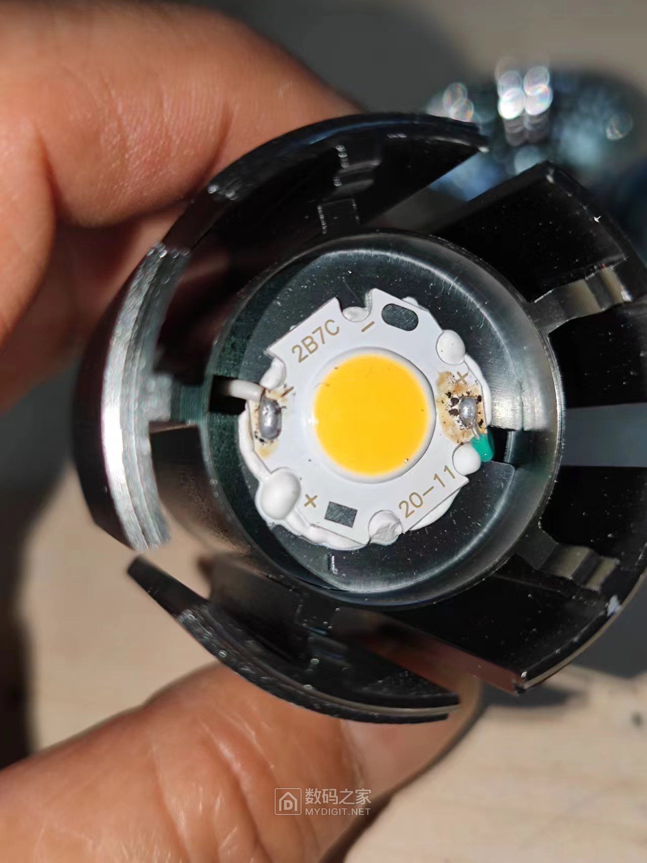 维修LED聚光射灯泡 - 拆机乐园 数码之家